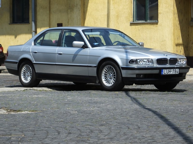 BMW 730